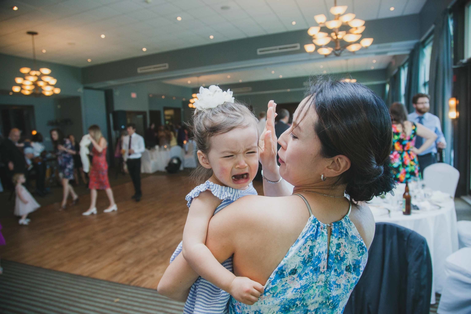 The Funniest Wedding Photos of 2018